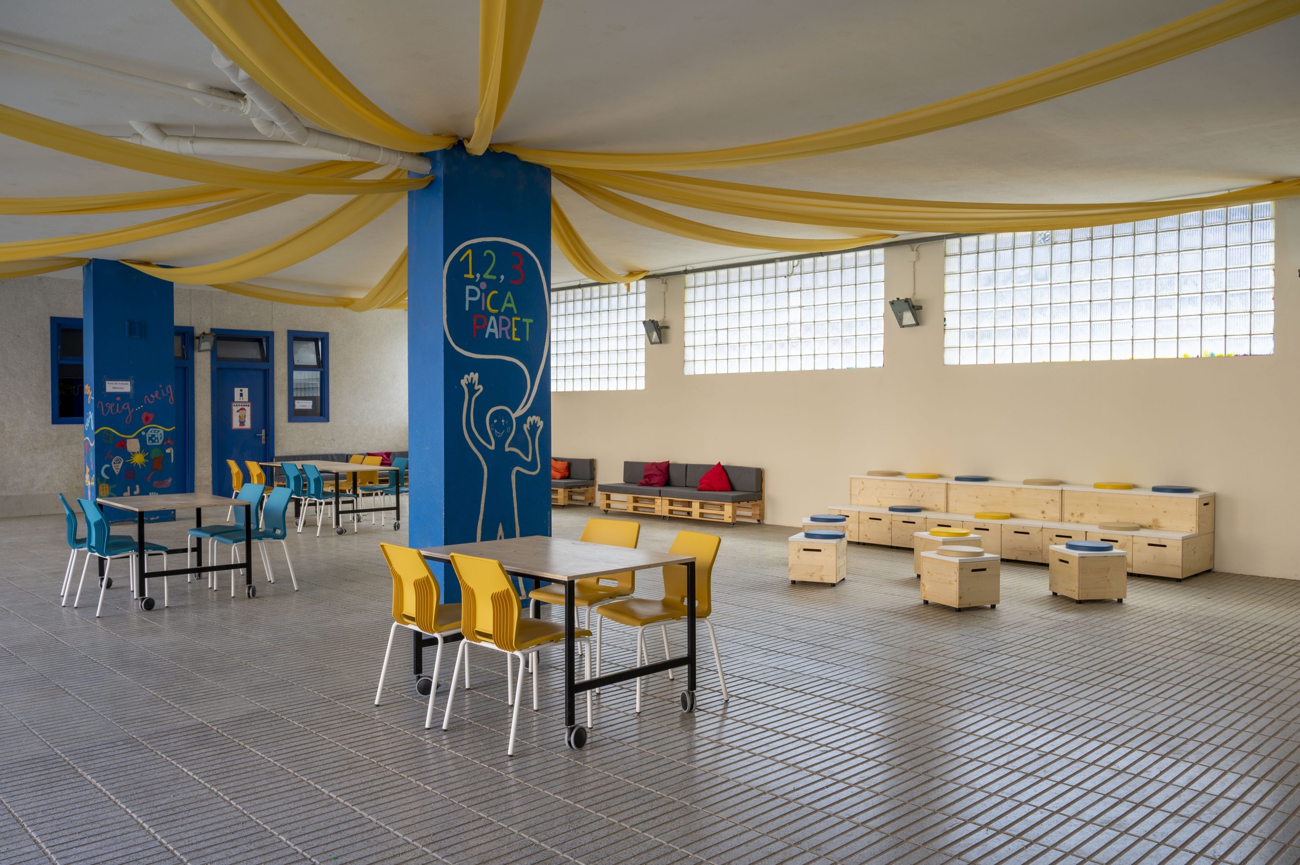 Pla de Barris - Nou pati i biblioteca oberta al barri a l'Escola Mercè ...